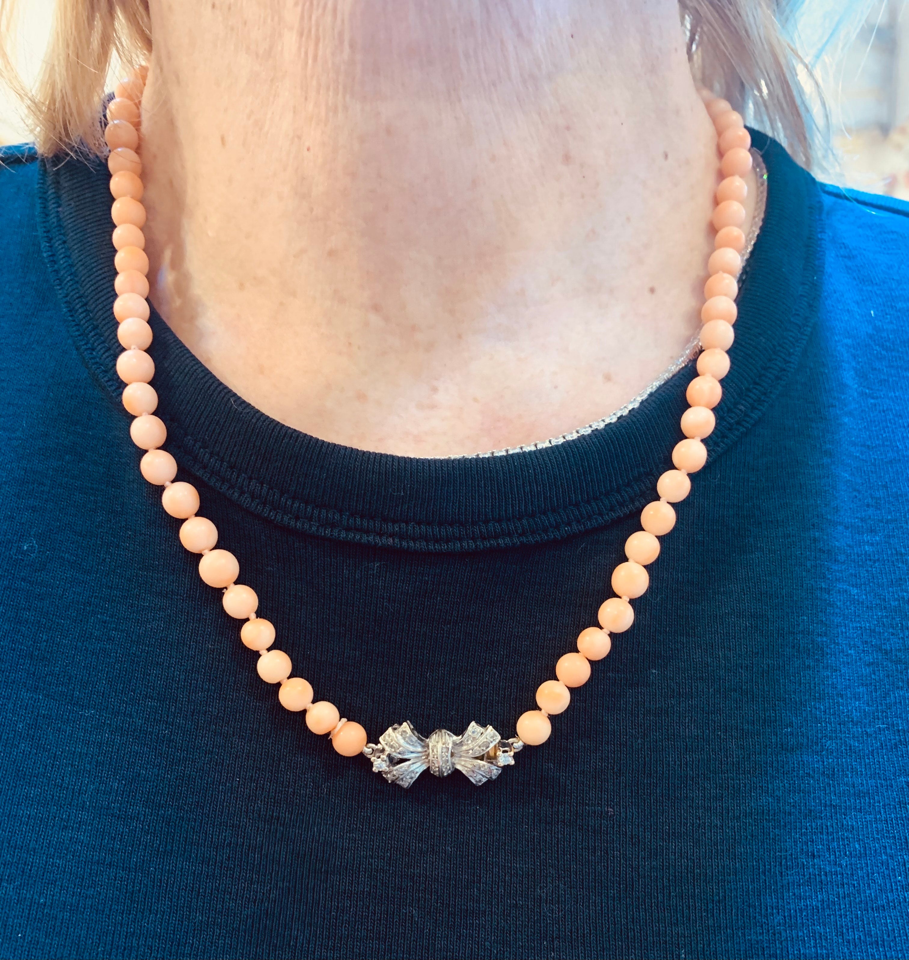 Collier Vintage Corail Peau d'Ange Diamants Or Gris 18 Carats – Les ...